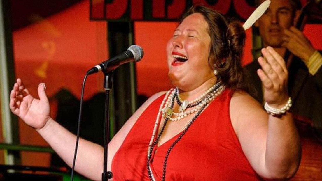 Mujer hallada muerta en Australia resulta ser una popular cantante ...
